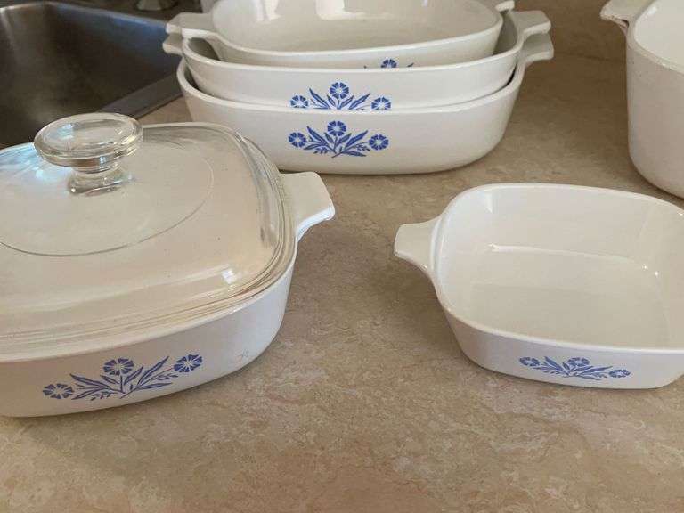 Corning Ware, 2 different designs - Sherwood Auctions