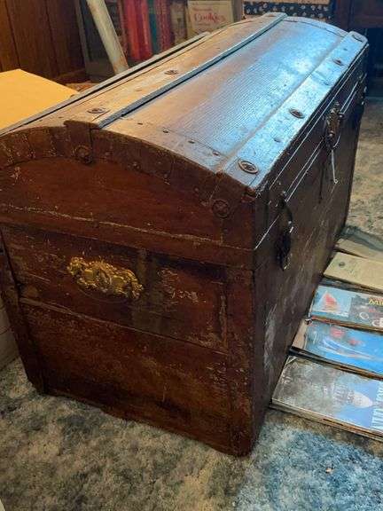 Old wooden chest & maps - Sherwood Auctions