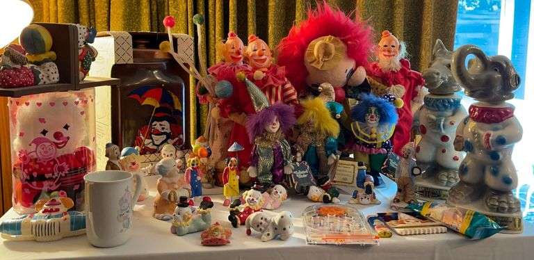 Large Collection of Clowns & Clown Items - Sherwood Auctions