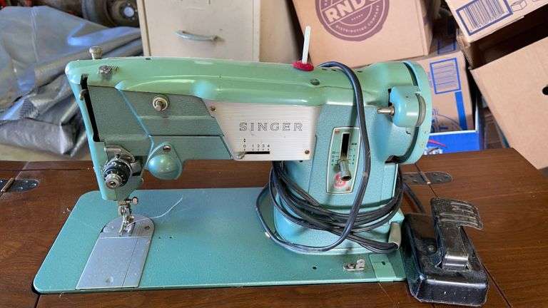 Singer Sewing Machines & a Wooden Cabinet - Sherwood Auctions
