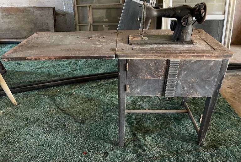 Edison Deluxe Model Sewing Machine & Cabinet - Sherwood Auctions