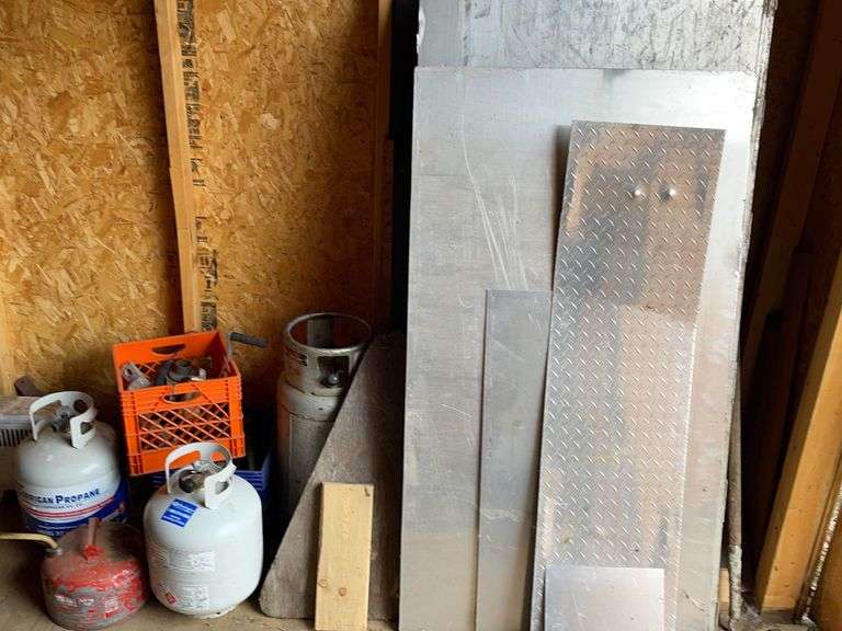 Sheet metal, osb boards, propane tanks, jacks, winch and more ...
