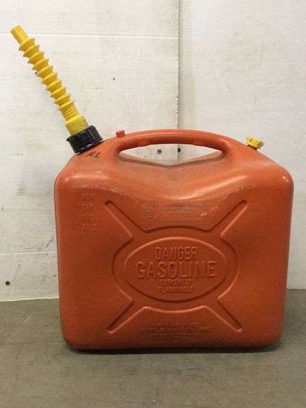 6 Gallon Plastic Gas Can - Sherwood Auctions