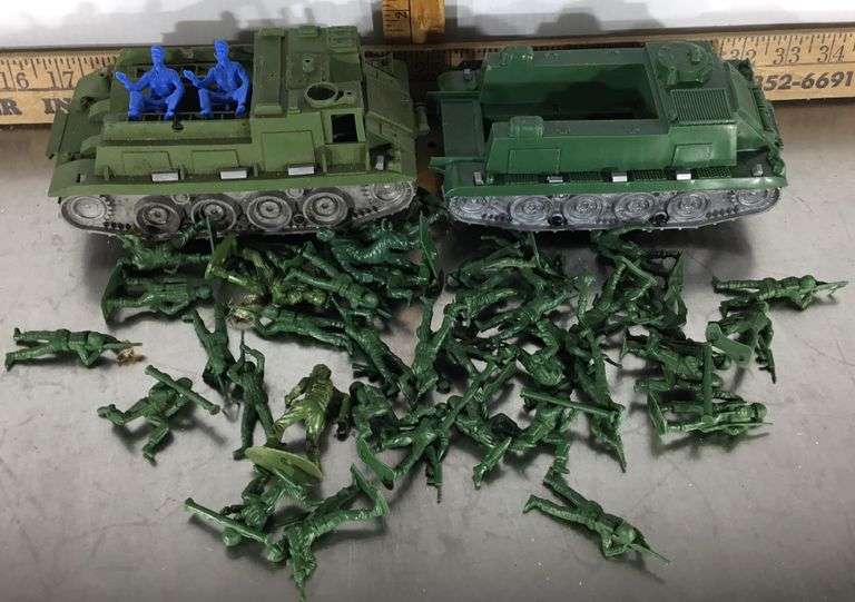 Plastic Army Tanks & Little Green Men - Sherwood Auctions