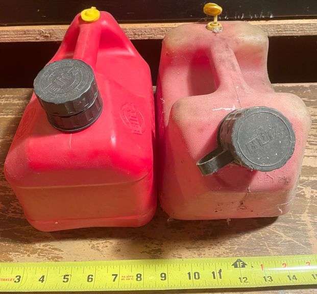 Small Gas Cans - Sherwood Auctions
