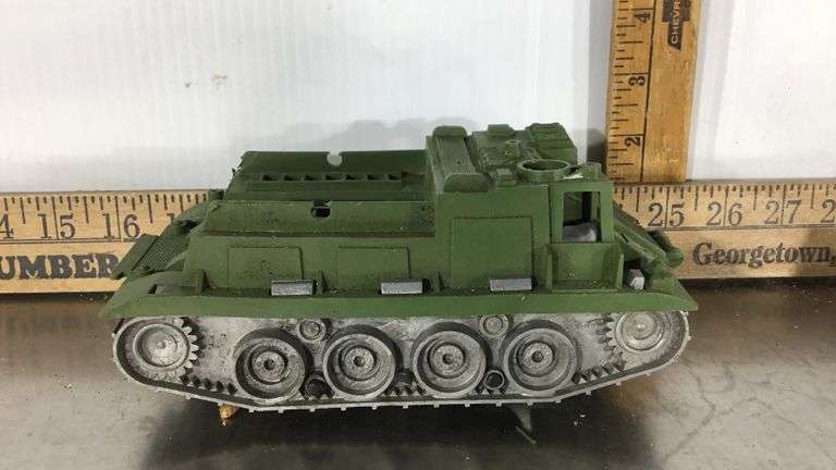 Plastic Army Tanks & Little Green Men - Sherwood Auctions