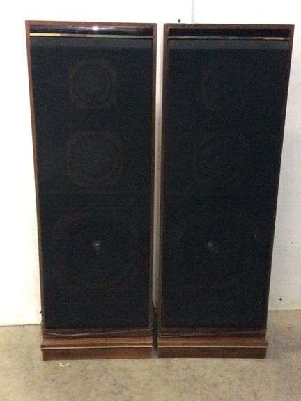 2 Soundesign Two Way Floor Speakers - Sherwood Auctions