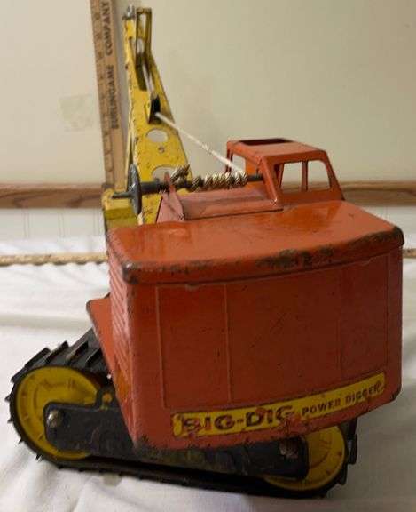 Old Nylint construction toy excavator - Sherwood Auctions