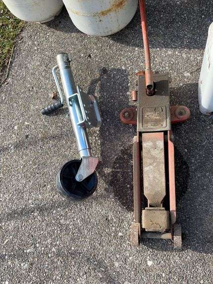 Two propane tanks, floor jack, tire, camper jacks & more - Sherwood ...