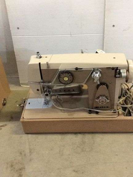 Nelco Vintage Sewing Machine With Foot Pedal - Sherwood Auctions