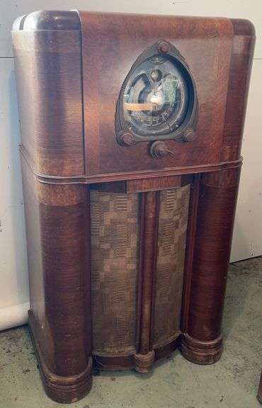Vintage Zenith floor model radio + a 2nd Floor Radio & Parts - Sherwood ...