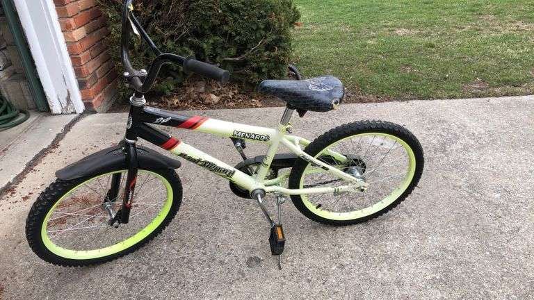 Paul Menard Bicycle - Sherwood Auctions