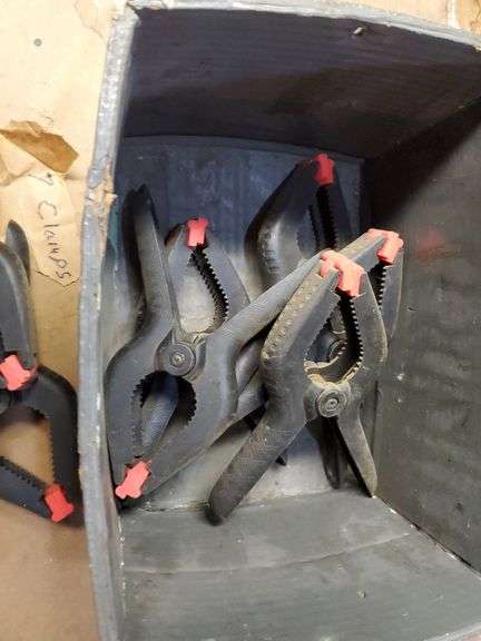 7 large table clamps/tent clamps - Sherwood Auctions