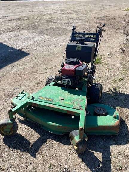 John Deere GS45 Walk Behind Mower - Sherwood Auctions