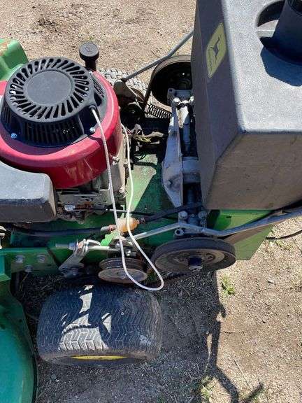 John Deere GS45 Walk Behind Mower - Sherwood Auctions
