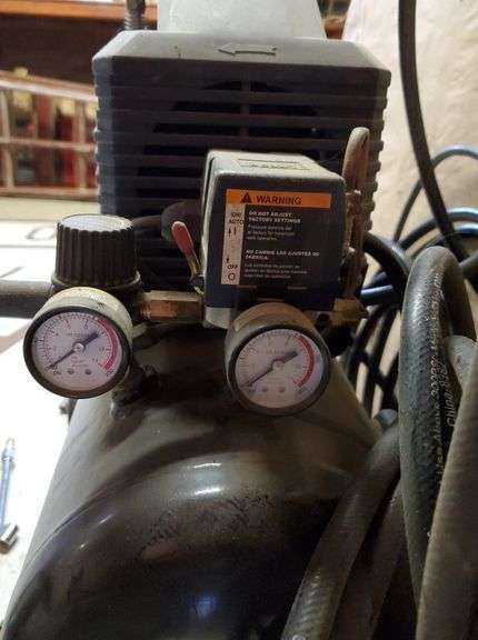 Alton 6 gallon Air compressor 2.5HP - Sherwood Auctions