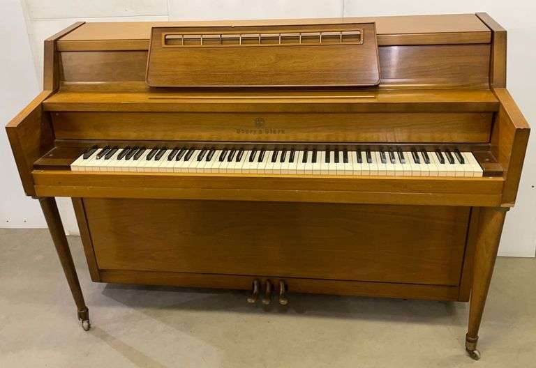 Story & Clark Spinet Piano - Sherwood Auctions
