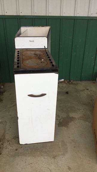 Vintage Monarch Wood Cook Stove - Sherwood Auctions