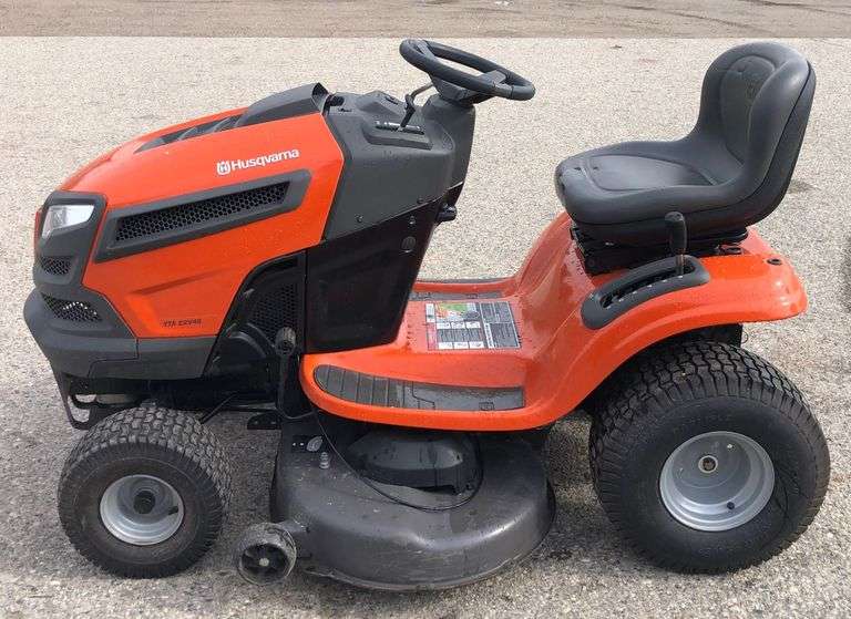 2017 Husqvarna YTA22V46 - Sherwood Auctions