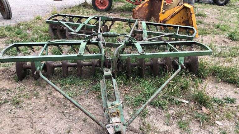 John Deere 8 Foot Disc - Sherwood Auctions