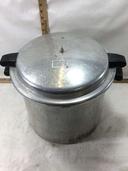Mirro-Matic Pressure Cooker - Sherwood Auctions