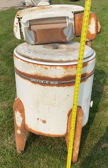 Vintage Horton Wringer Washer - Sherwood Auctions
