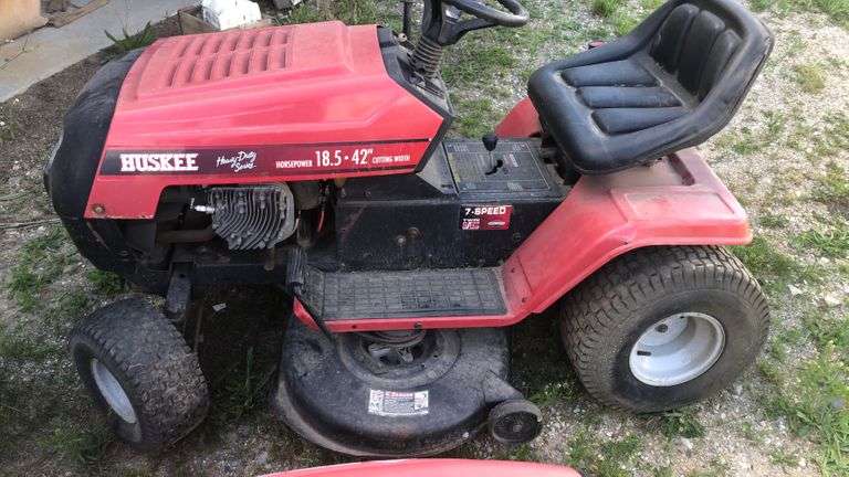 Huskee 7 Speed Law Tractor - Sherwood Auctions