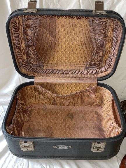 Gateway Luggage Bags Shoes Sherwood Auctions gateway-luggage-bags-shoes-sherwood-auctions