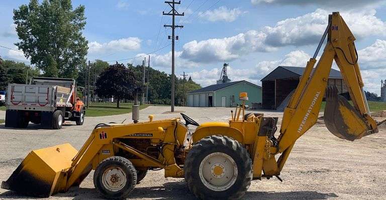 1965 International 3414 Diesel Loader & Backhoe - Sherwood Auctions