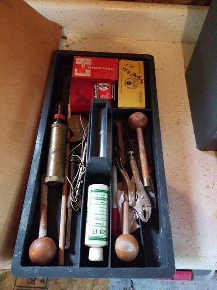 Black powder muzzle loading supplies. - Sherwood Auctions