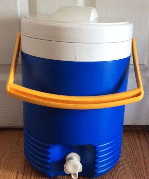 Igloo 2 Gallon Water Jug Thermos - Sherwood Auctions
