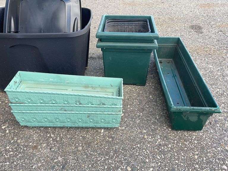 Tote & Plastic Planters - Sherwood Auctions