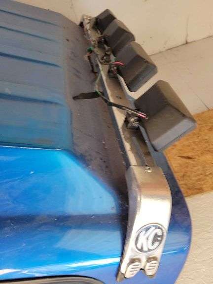 Early Chevy S10 Blue fiberglass pick up bed topper - Sherwood Auctions
