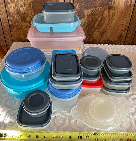 Misc. Plastic Containers w/ Lids - Sherwood Auctions