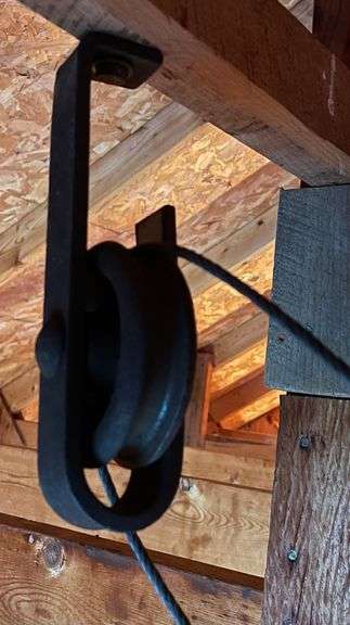 Heavy Duty Winch, Cables & Cable Roller - Sherwood Auctions