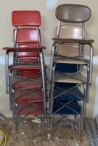 Ten Hard Plastic Student Chairs - Sherwood Auctions