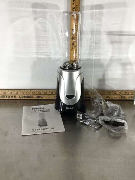 Parini On - The - Go Personal Blender and Vases - Sherwood Auctions