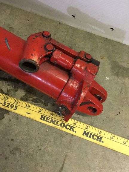 Pittsburgh Super Heavy Duty Long Ram Round Bottom Jack - Sherwood Auctions