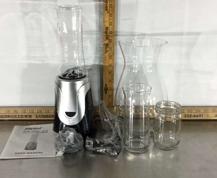 Parini On - The - Go Personal Blender and Vases - Sherwood Auctions