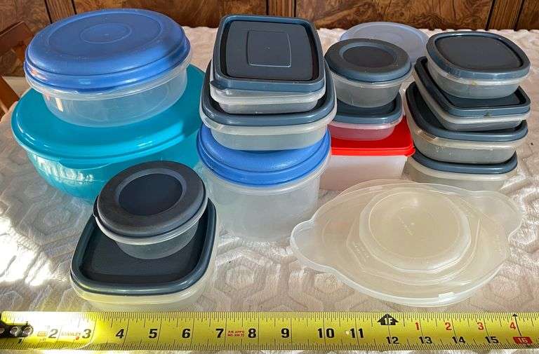 Misc. Plastic Containers w/ Lids - Sherwood Auctions