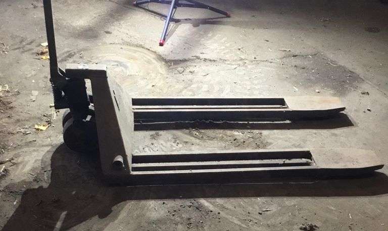 Blue Giant Pallet Jack - Sherwood Auctions