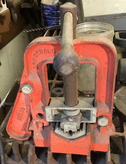 Armstrong Pipe Vise - Sherwood Auctions