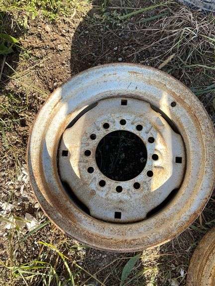 8 Lug Rims - Sherwood Auctions