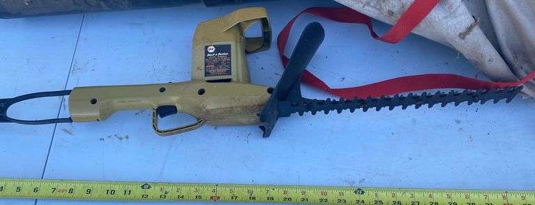 Black & Decker Electric Hedge Trimmer & Paramount Blower Vacuum ...