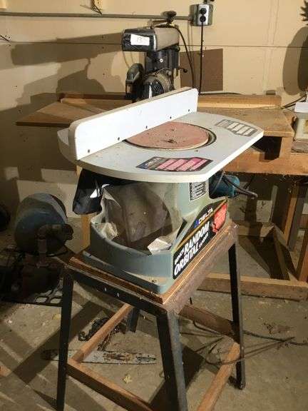 Delta 9" Random Orbital Bench Sander has Power - Sherwood Auctions