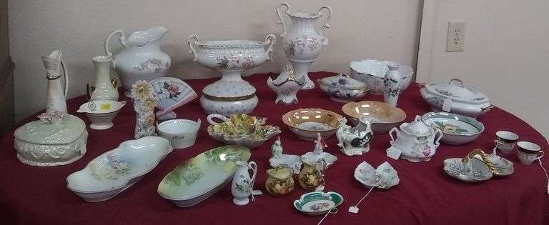 Fancy Ceramic Collectables - Sherwood Auctions