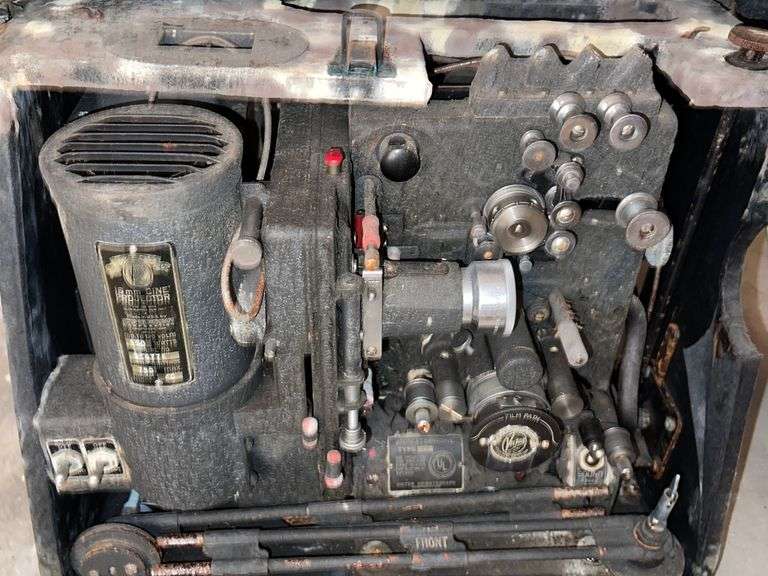 Antique Victor 16mm Cine Projector- has water damage - Sherwood Auctions