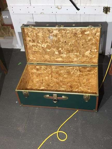 30x16x13 Vintage Seward Trunk with Key - Sherwood Auctions