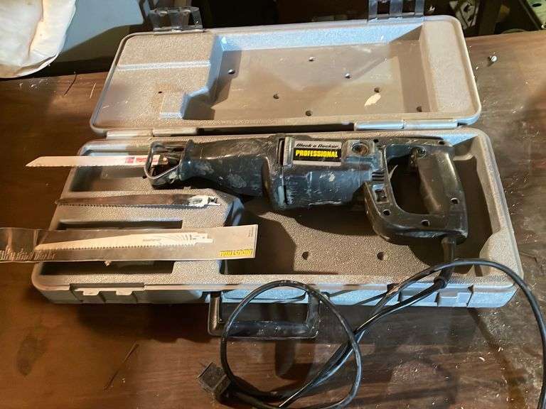 Black & Decker Professional Two Speed Cut Saw w/ Case - Sherwood Auctions