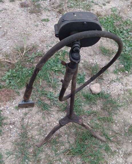 Stewart Hand Crank Clippers with Stand - Sherwood Auctions